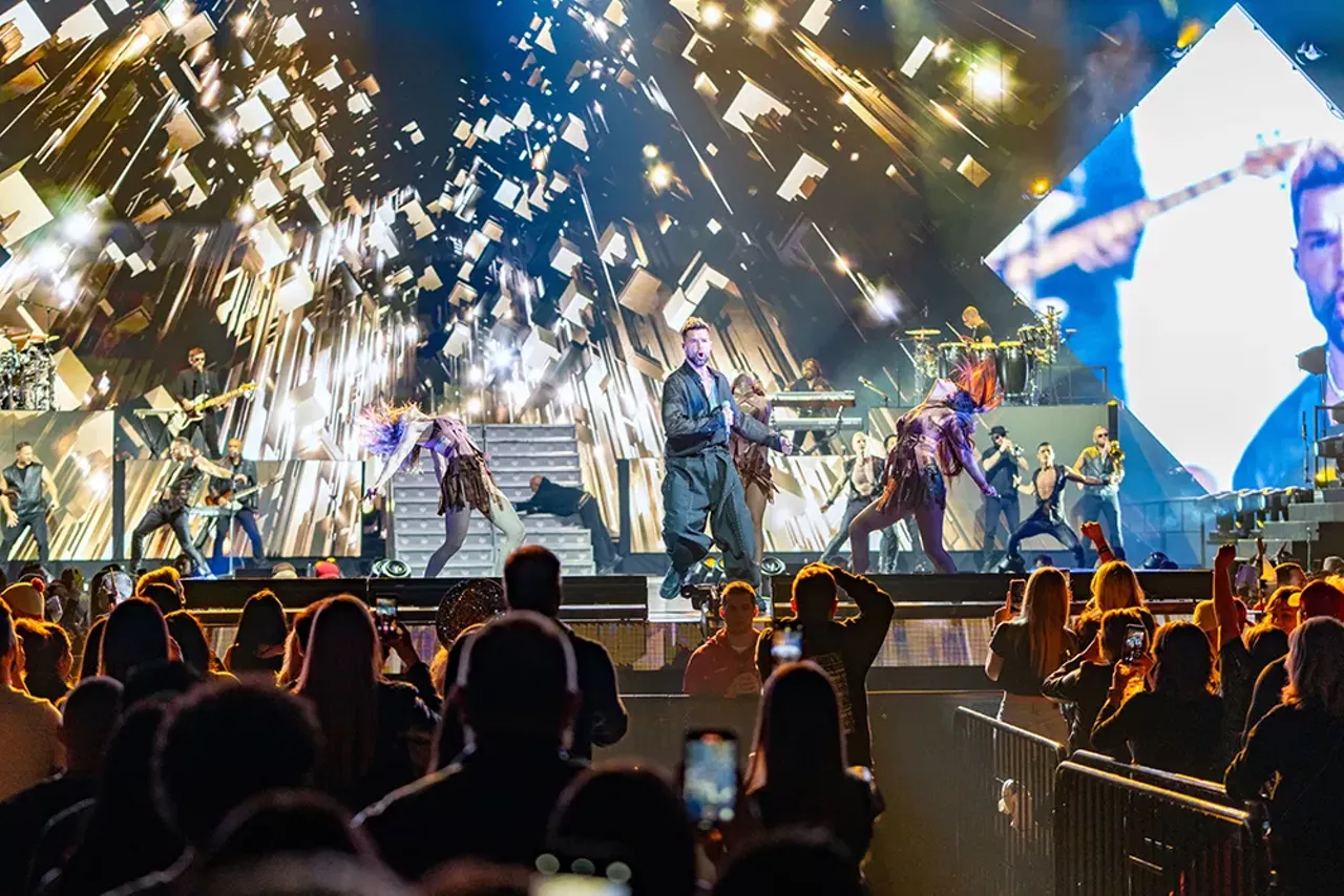 Pitbull, Enrique Iglesias, and Ricky Martin hit the stage at Little ...