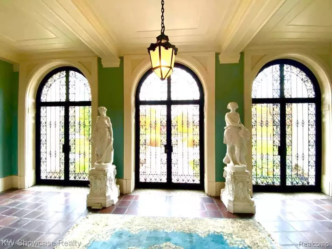This Detroit mansion has a massive bank vault hidden inside [PHOTOS]