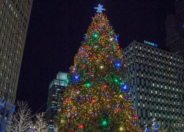Here comes Detroit's Christmas tree