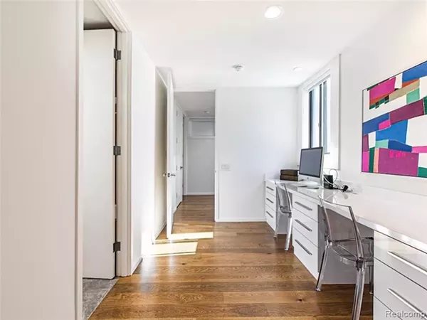 This stunning Irving Tobocman-designed masterpiece in West Bloomfield ...