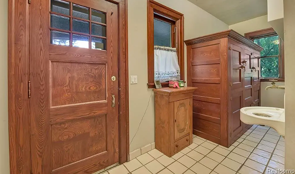 This Detroit ‘castle’ is for sale – let’s take a look