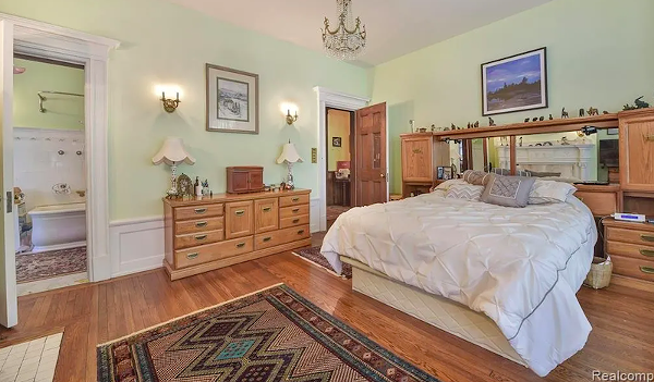 This Detroit ‘castle’ is for sale – let’s take a look