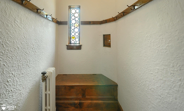 This Flint mansion is on sale for $495K — let’s take a tour