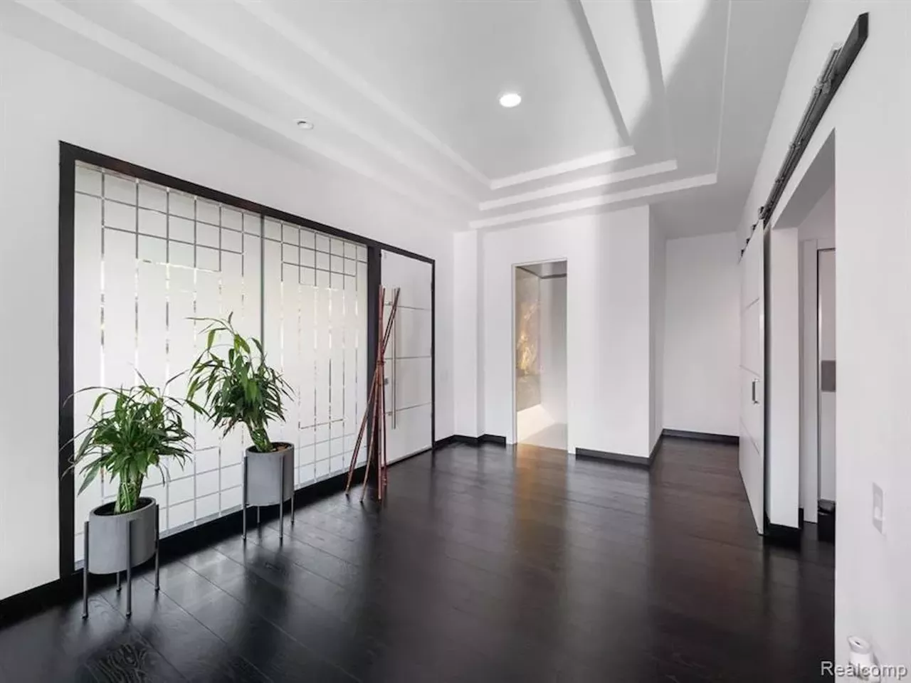 This $1.09M Irving Tobocman-designed masterpiece in West Bloomfield has ...