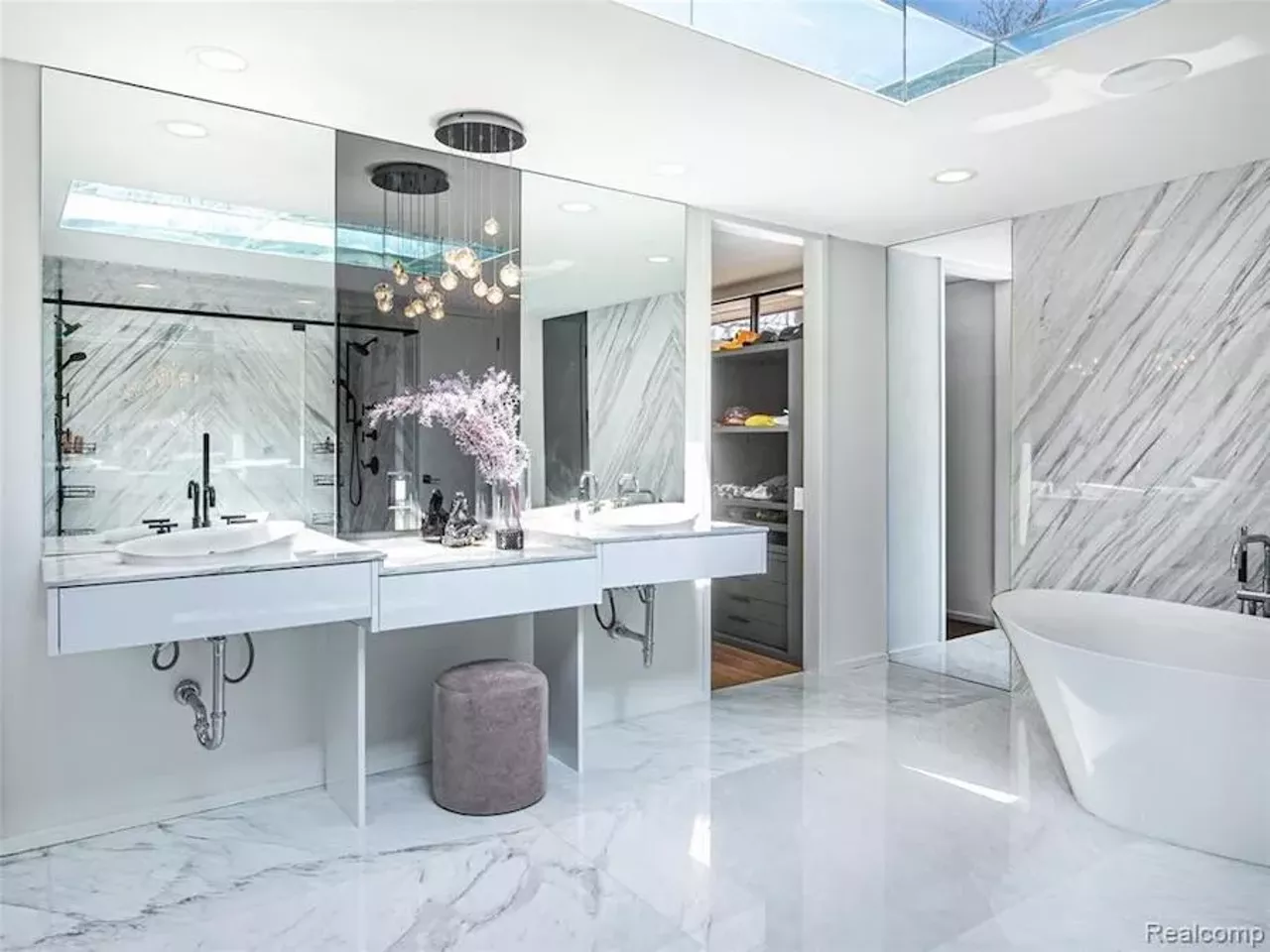 This stunning Irving Tobocman-designed masterpiece in West Bloomfield ...